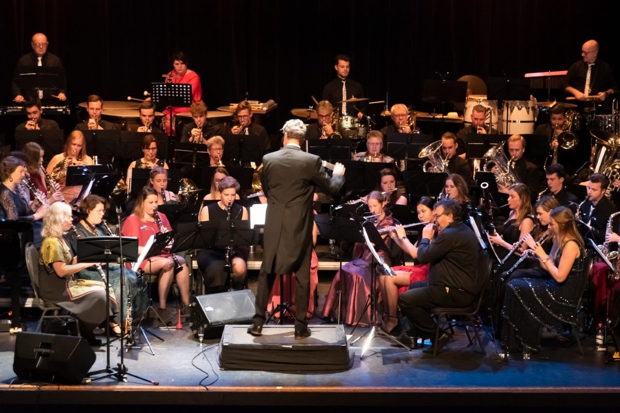 Wilhelmina "Over de Muur" • RijssensNieuws.nl